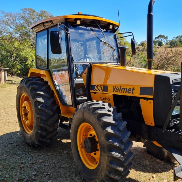 Cabine Trator Valmet 980 - Agroleite - Cabines Agrícolas e Vidros para ...