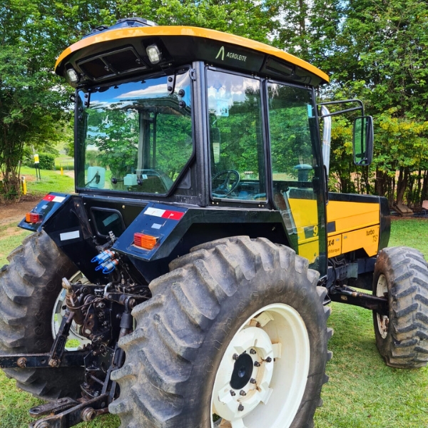 Cabine Trator Valmet 985 - Agroleite - Cabines Agrícolas e Vidros para ...